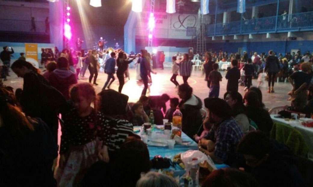 Río Grande recibió el 25 de Mayo con una fiesta popular - Diario El Sureño