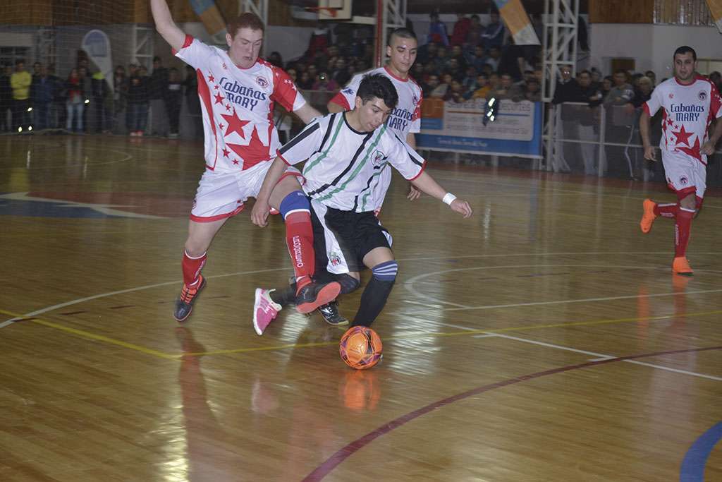 Nicolás Paredes, además de una de las figuras, el goleador - Diario El ...