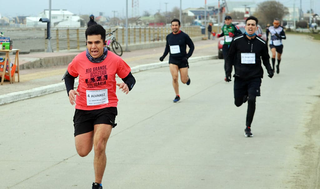 Fredy Alvarez y Mirna Ramírez, en la Corrida de la Paz - Diario El Sureño
