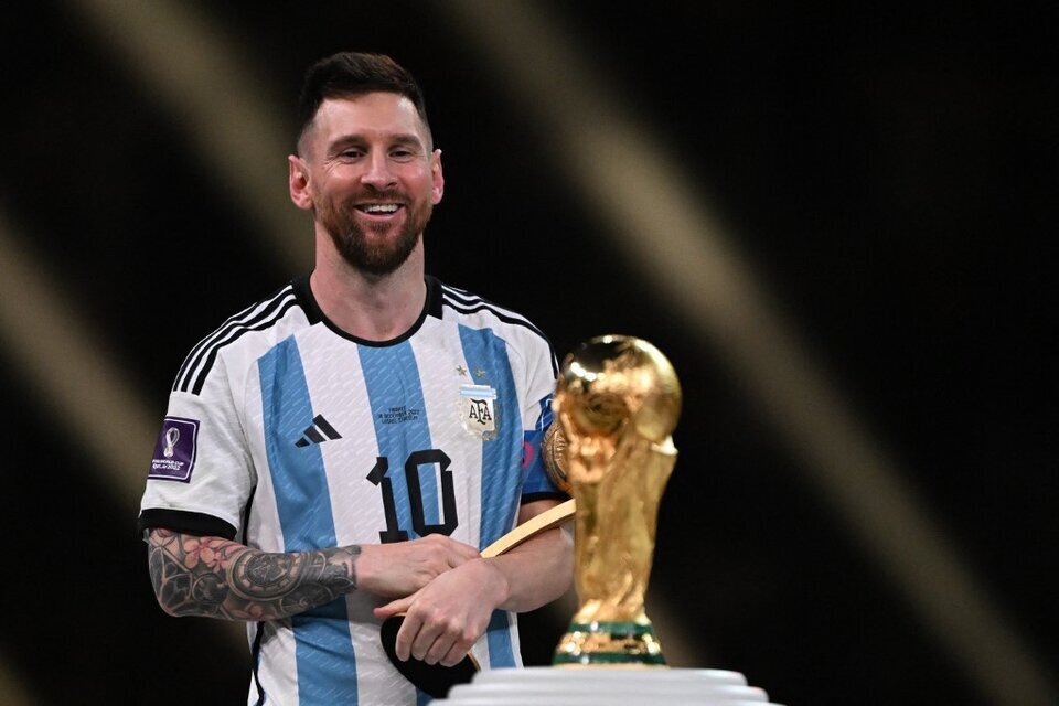 Subastan la camiseta de Messi firmada por todos los campeones del mundo - Diario El Sureño