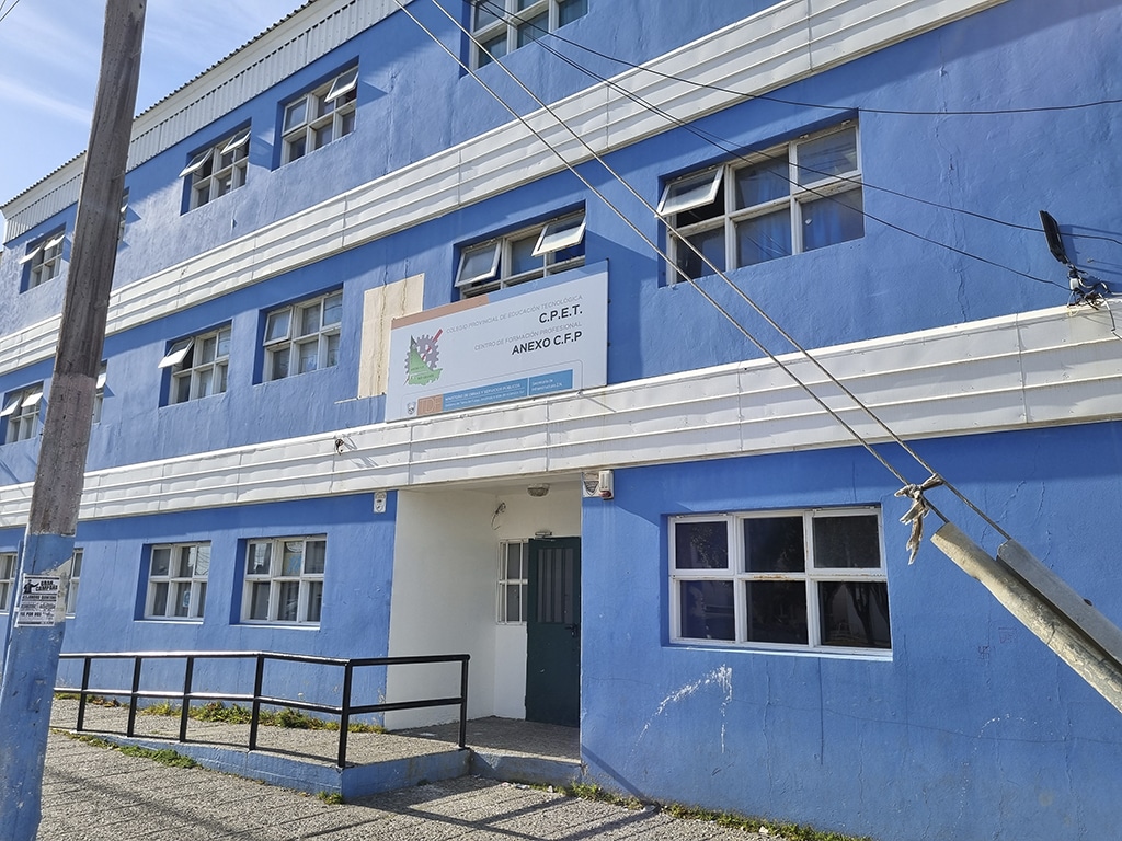 La CPET ya se encuentra dictando clases - Diario El Sureño