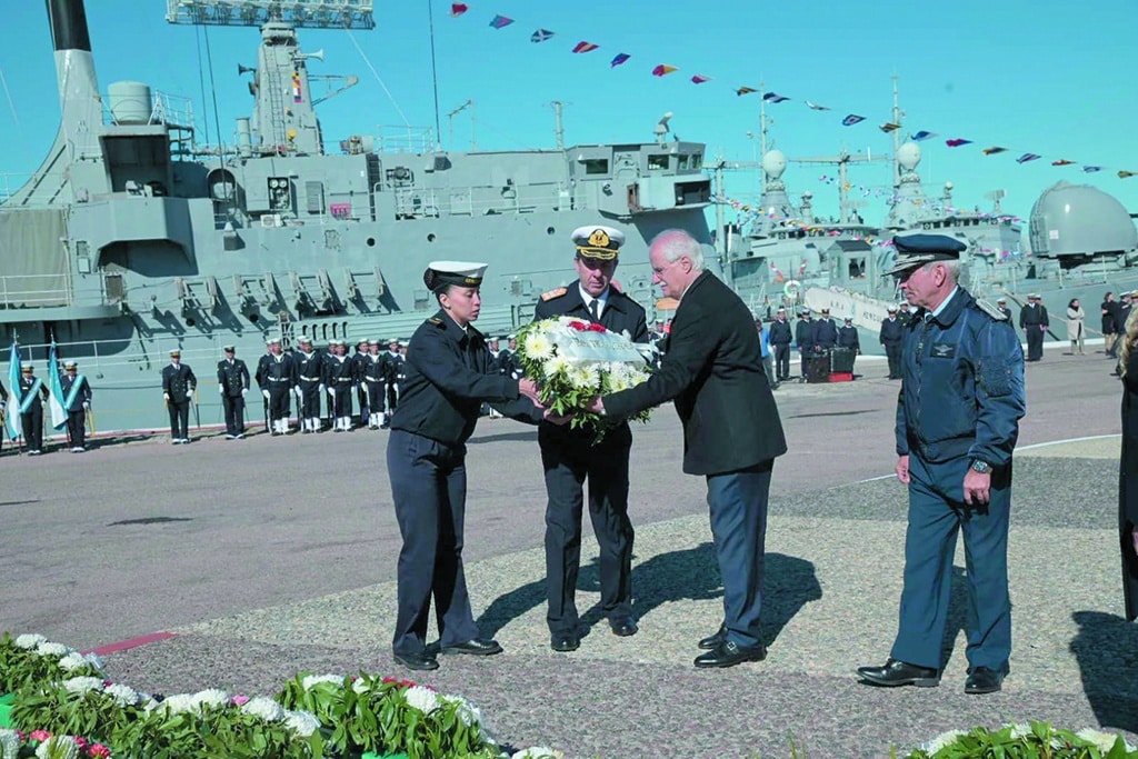 ARA Gral. Belgrano, ceremonia en homenaje a los caídos - Diario El Sureño