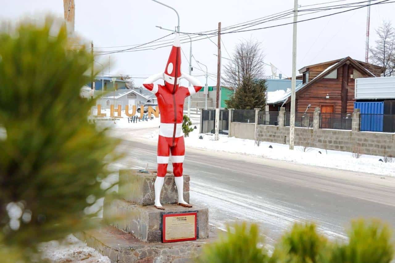 Tolhuin: Restauraron las esculturas selk´nam - Diario El Sureño