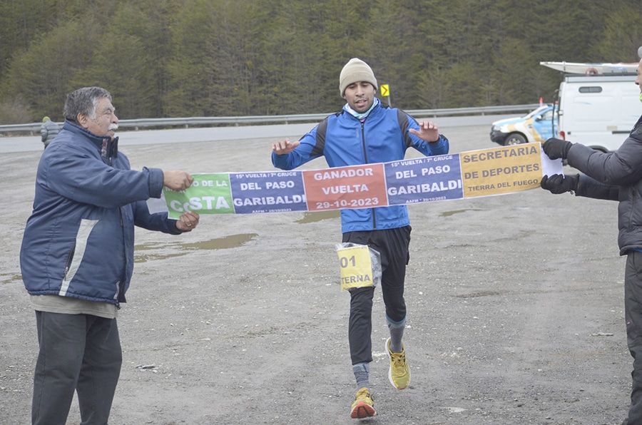 Cristian Cisterna y Cindy Ríos, en la Vuelta del Garibaldi - Diario El ...