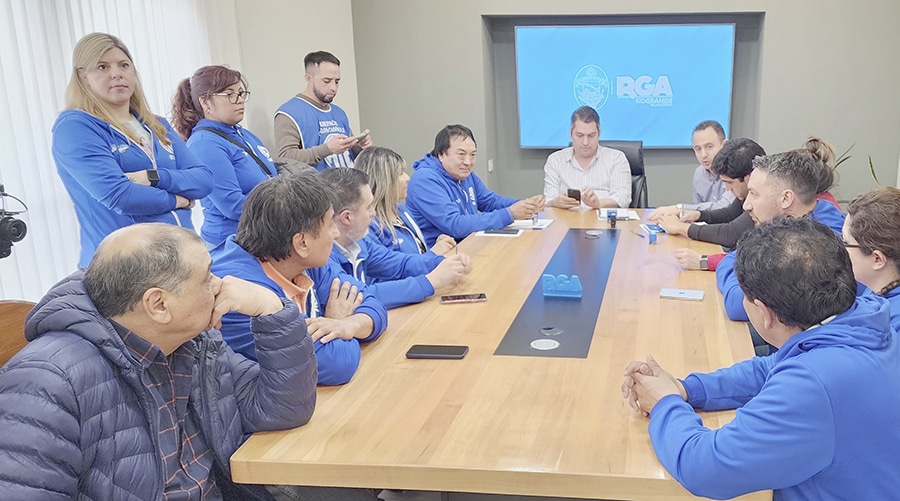 Martín Perez otorgó un aumento salarial a municipales - Diario El Sureño Martín Perez otorgó un aumento salarial a municipales - Diario El Sureño
