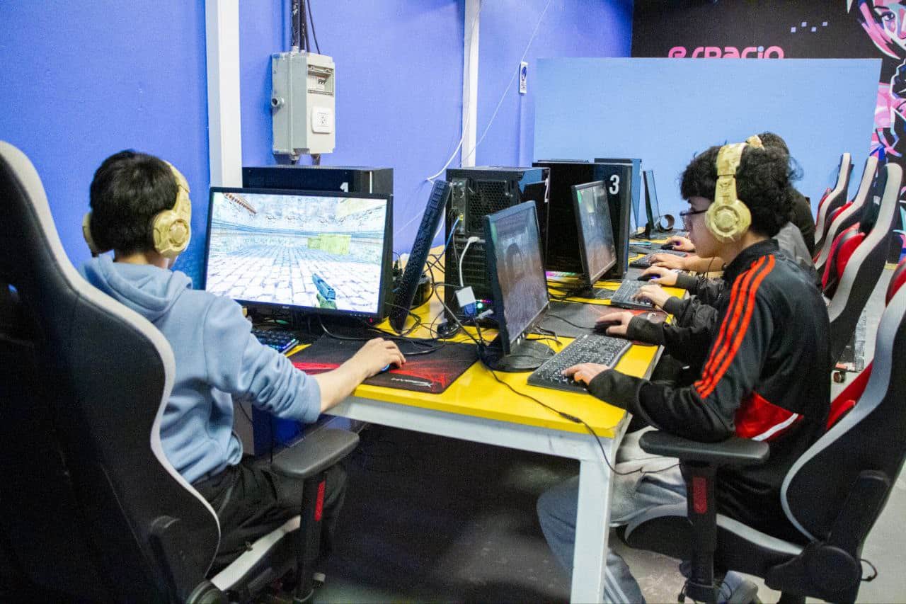 Retro de Counter Strike 1.6 en el Ciber Rocío - Diario El Sureño