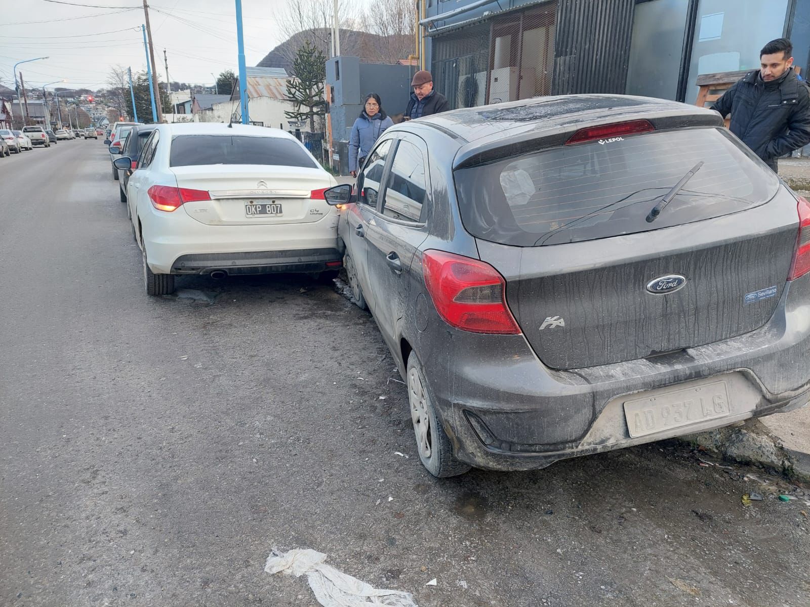 Choque vehicular afectó a 4 rodados - Diario El Sureño